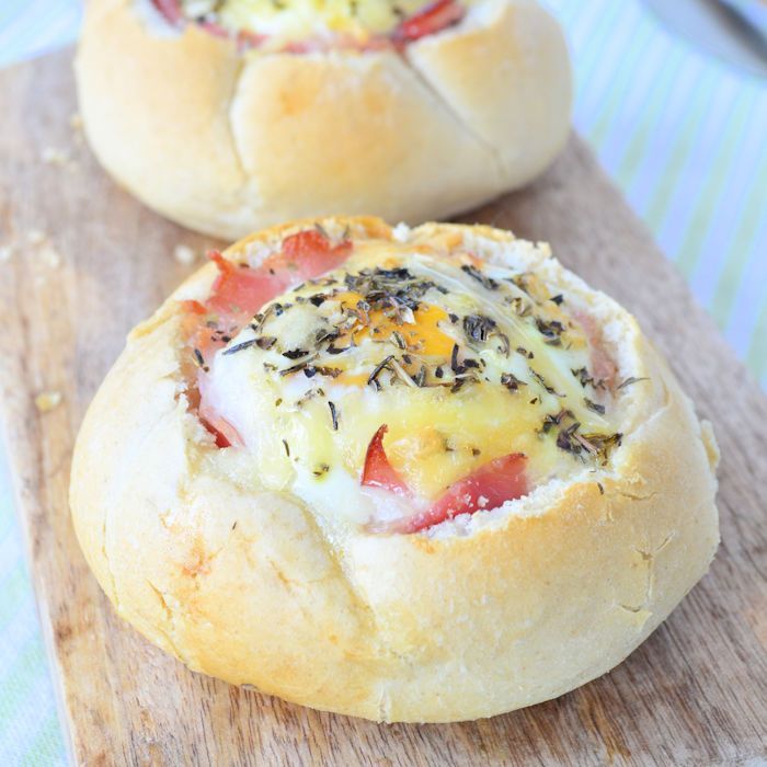 Broodjes gevuld met spek en ei - Laura's Bakery