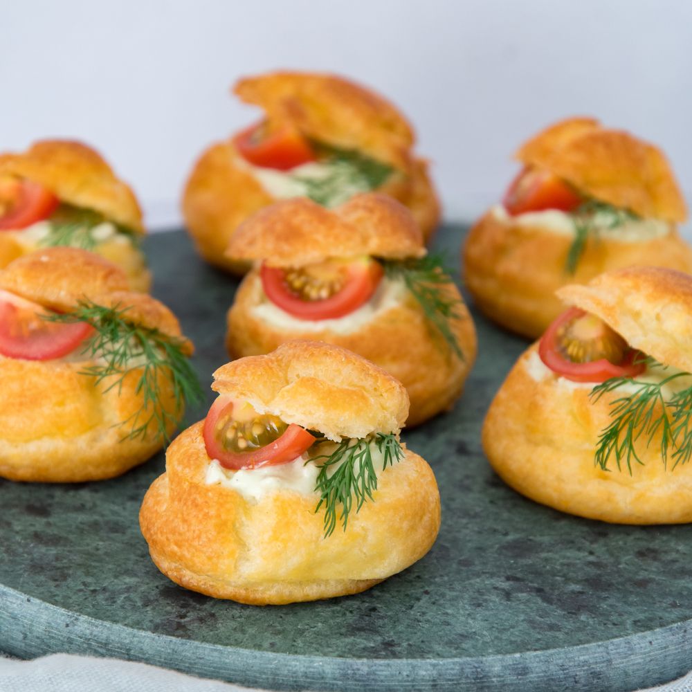 Hartige avocado-kip soesjes - Laura's Bakery