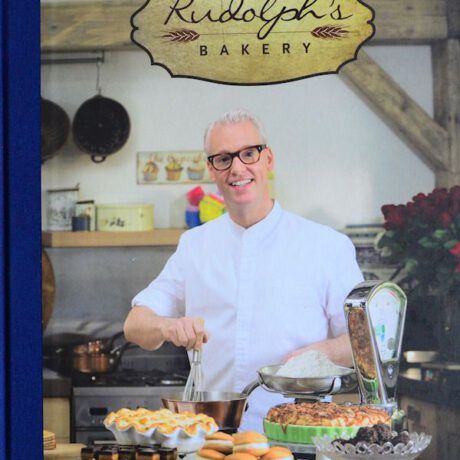 Review Eclairs - Laura's Bakery