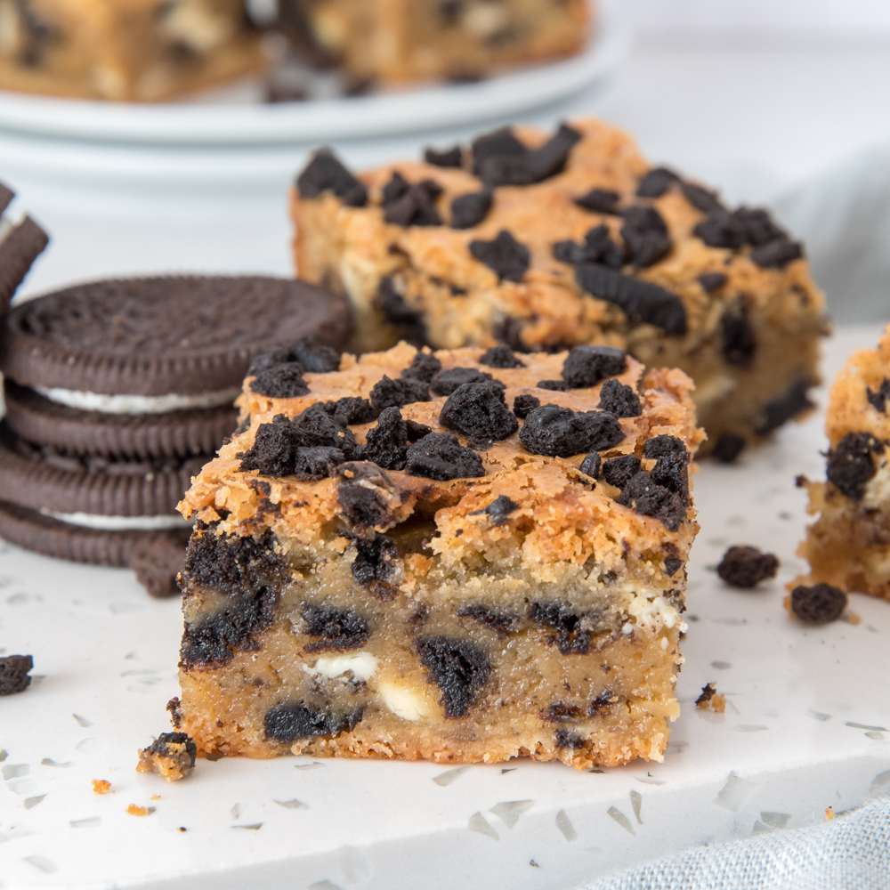 Oreo blondies - Laura's Bakery